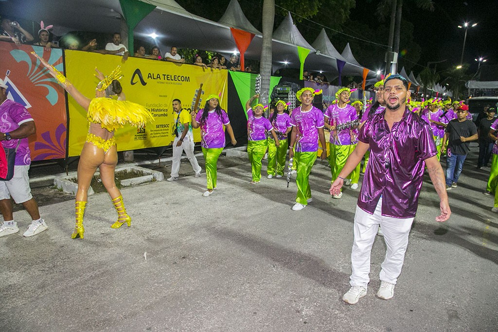 Maior do Centro-Oeste: Carnaval de Corumbá 'arrasta' multidão de ...