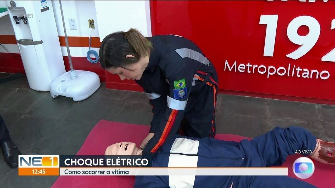 Bebê tem queimadura profunda no dedo após choque em tomada em AL ...