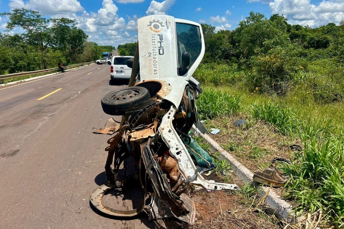Colisão entre carro e caminhão deixa um morto e outro ferido em rodovia de MS | Mato Grosso do ...