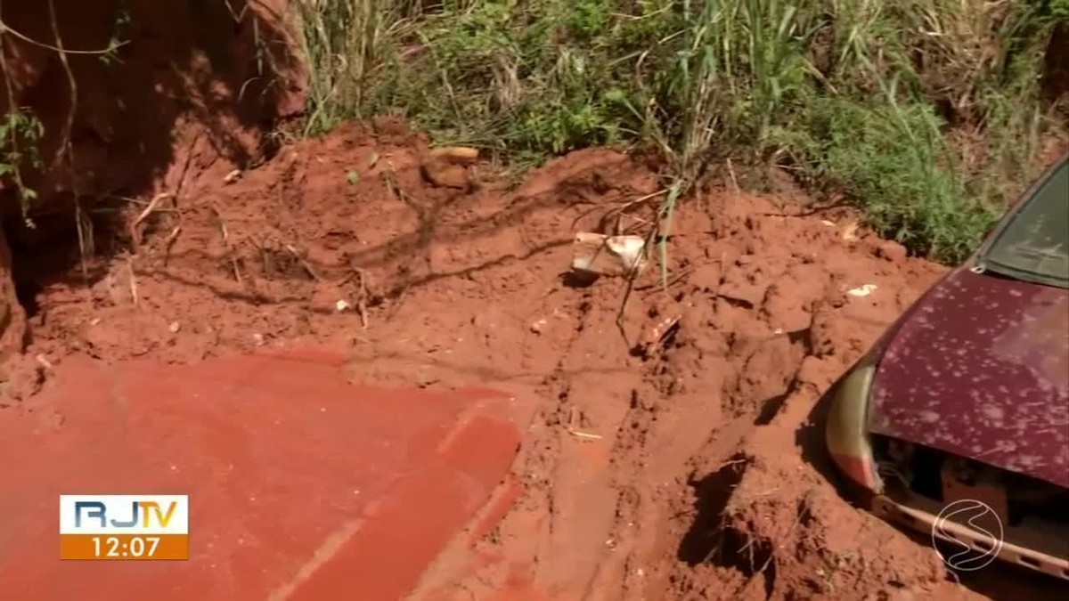 Chuva Forte Provoca Alagamentos E Deslizamentos De Terra Em Valença