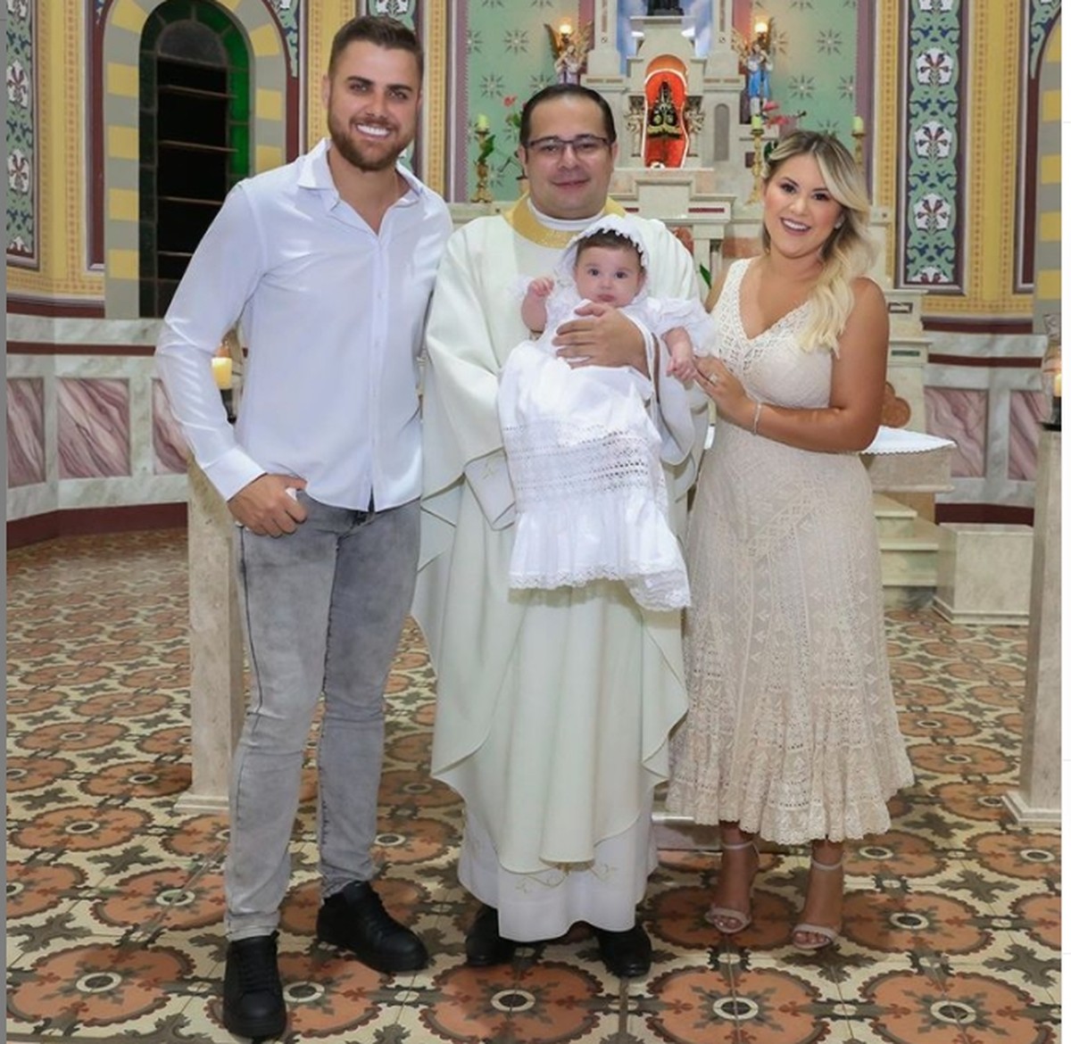 Filha do cantor sertanejo Zé Neto é batizada no interior de São Paulo ...