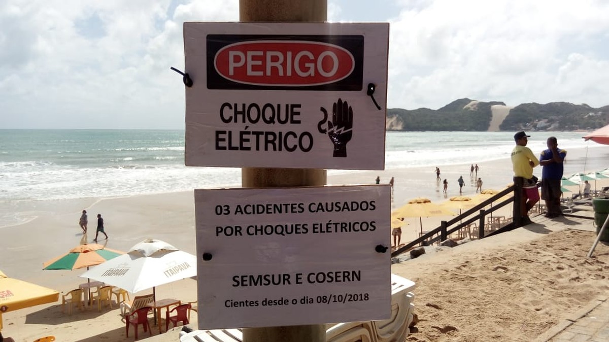 Após um mês de espera por conserto, população coloca placa em poste ...