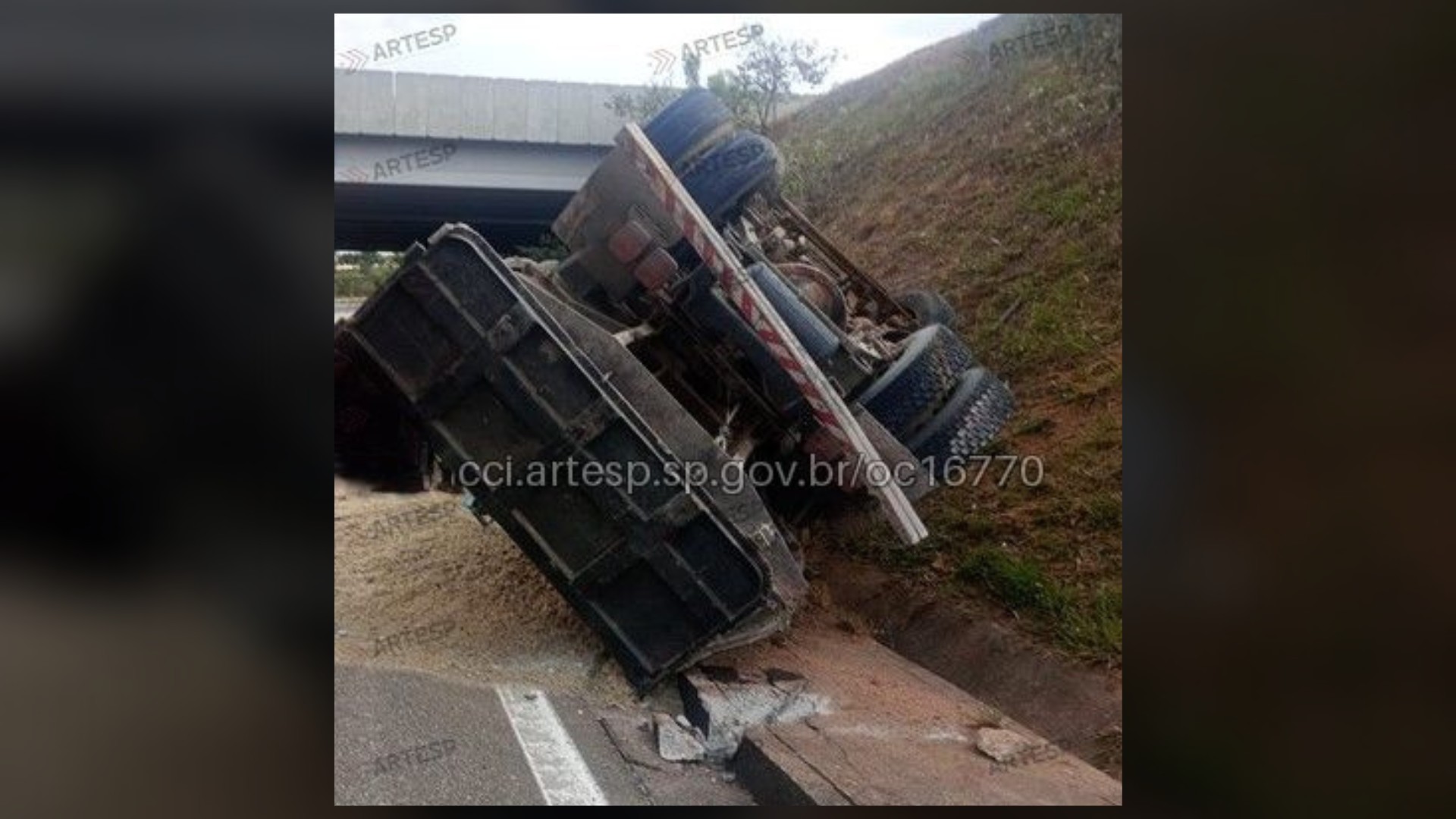 Motorista de caminhão morre após acidente na Rodovia Raposo Tavares em Sorocaba
