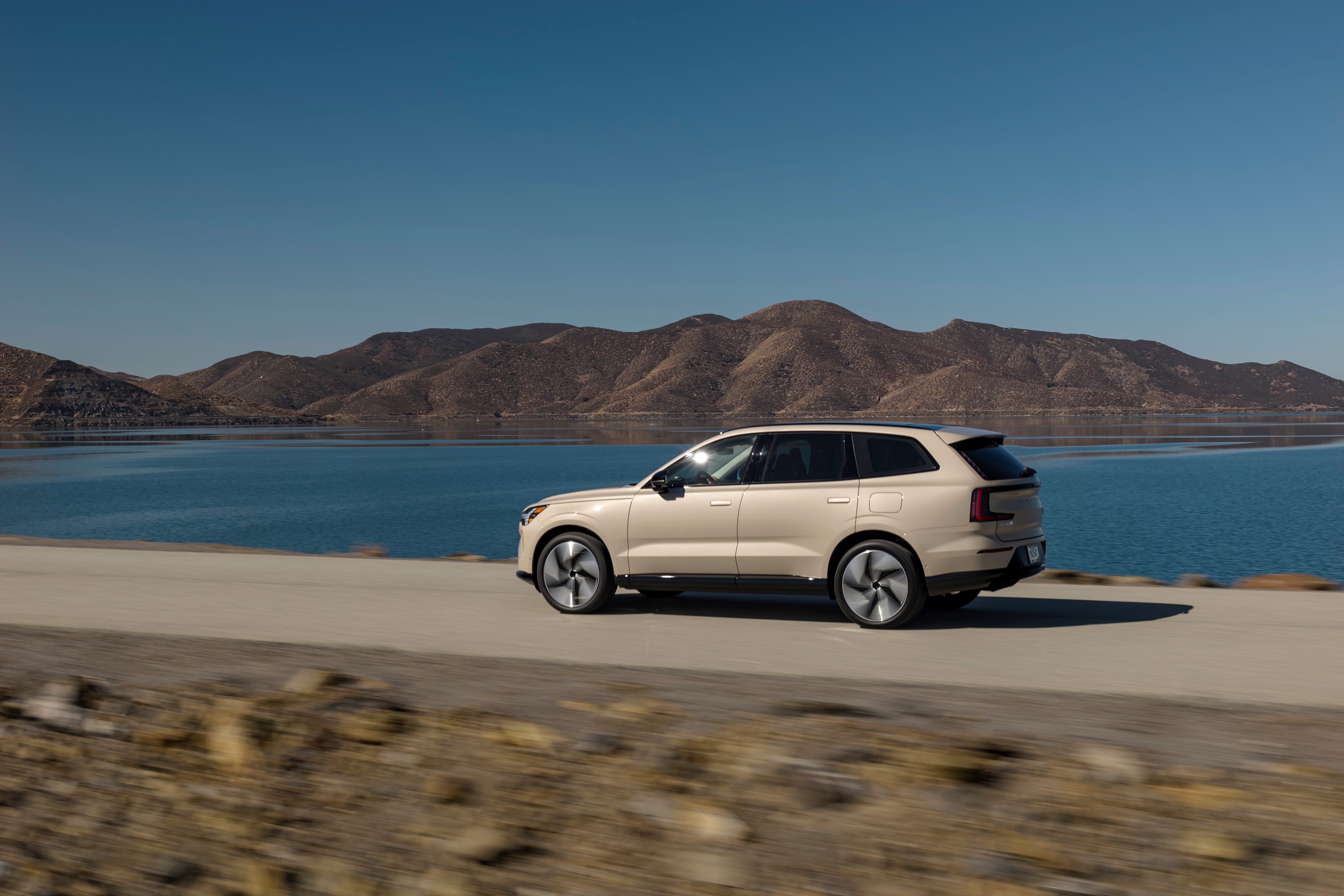 Volvo EX90 mostra que o SUV mais caro da marca passa longe da ...