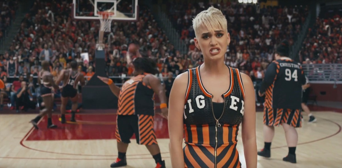 Katy Perry lança novo vídeo de 'Swish Swish'