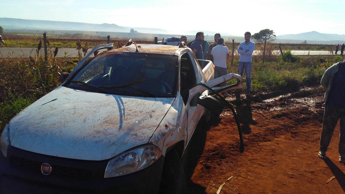 Motorista morre e passageiro fica gravemente ferido após capotamento na MG-230 em Rio Paranaíba ...