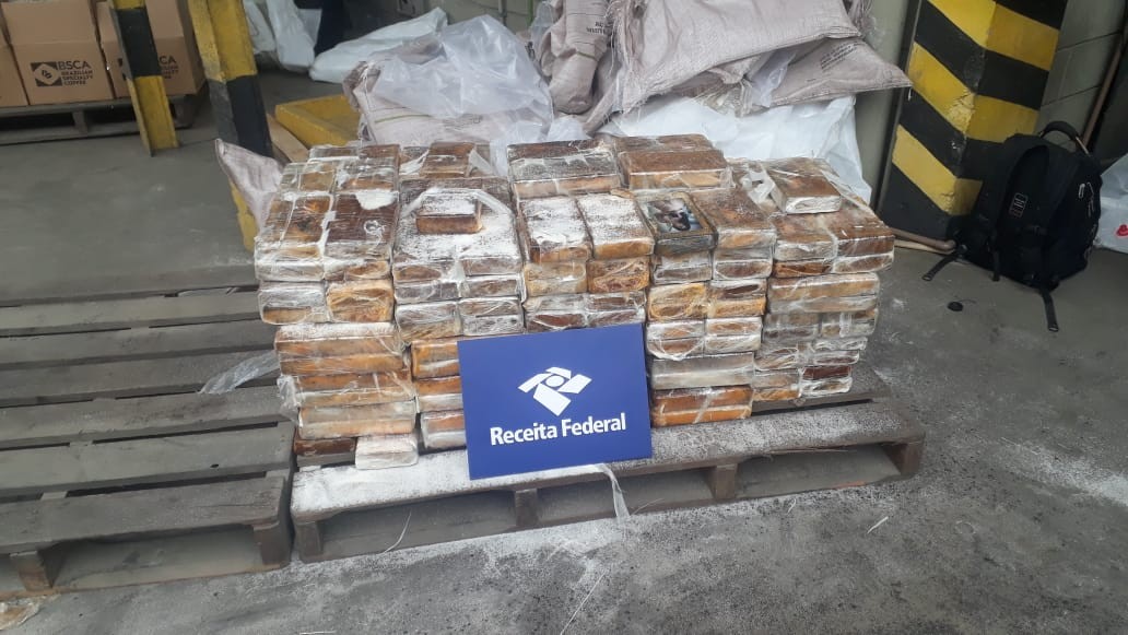 Receita Federal localiza mais de 340 kg de cocaína em carga de açúcar ...