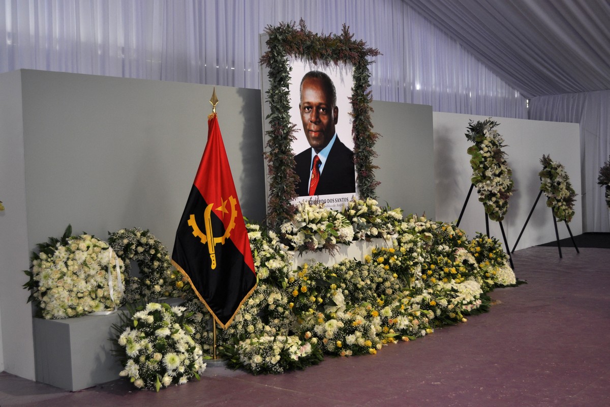 Angola celebra funeral de Estado do ex-presidente José Eduardo dos ...