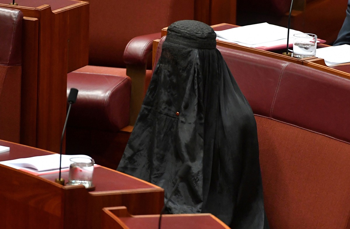 Senadora vai ao parlamento australiano vestida com burca | Mundo | G1