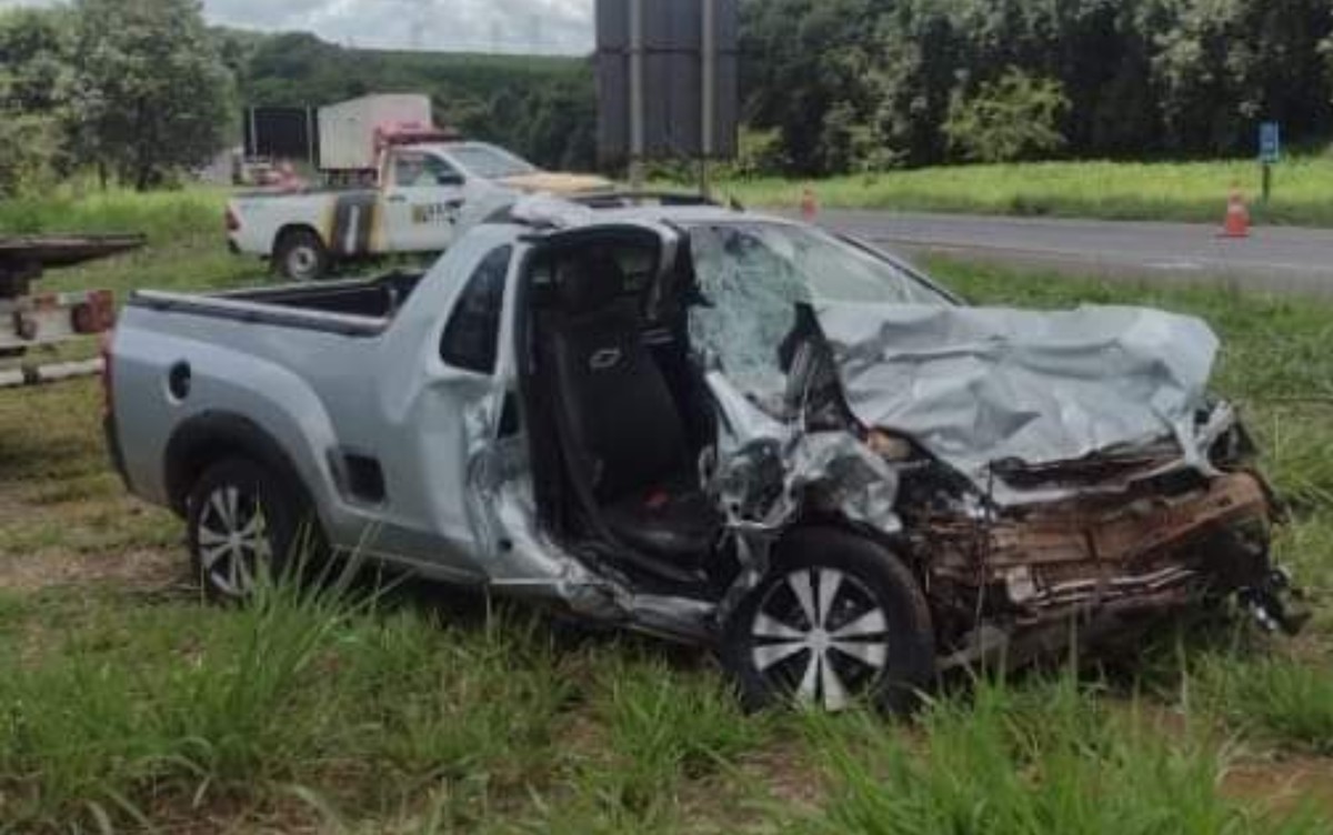 Batida entre carros termina com um morto e 2 feridos em rodovia entre Colômbia e Barretos, SP ...