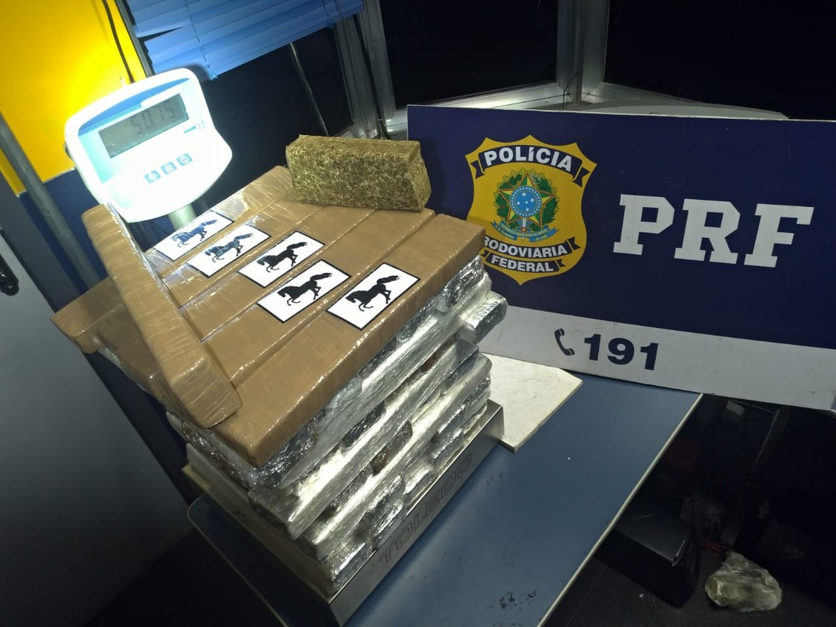 Passageiro é Preso Com Mais De 50 Kg De Maconha Durante Abordagem A