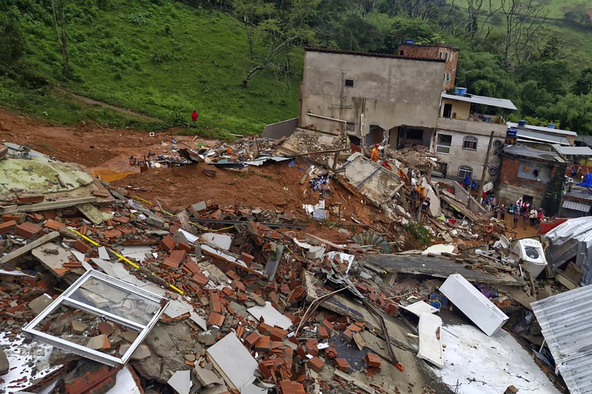 Descumprimento de normas urbanísticas e ambientais agravou chuva em MG | G1