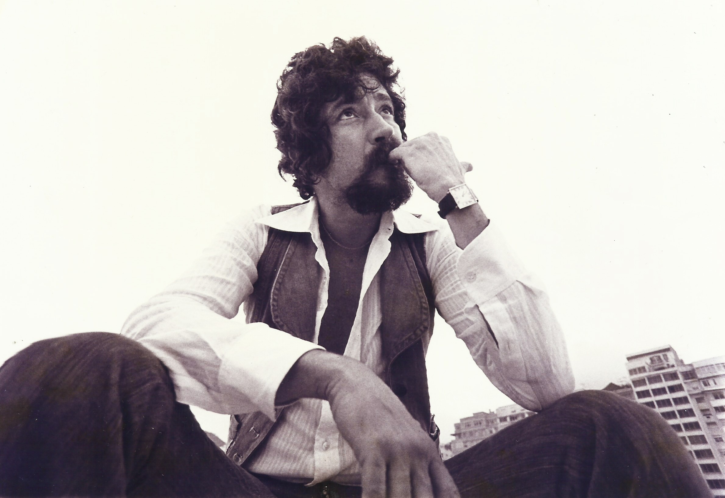 Raul Seixas: fãs se reúnem ao redor do túmulo do artista em homenagem | G1