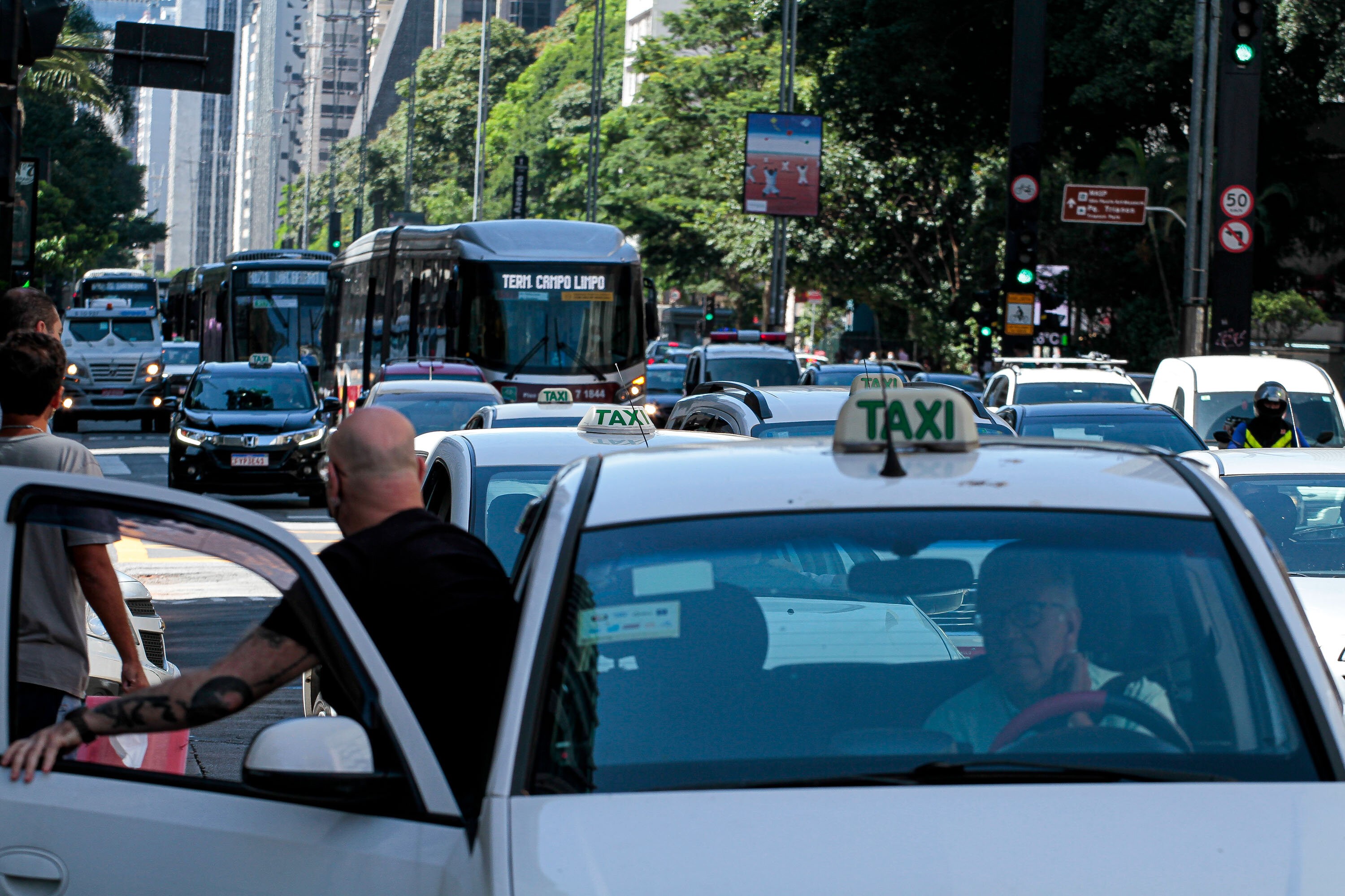 Táxi na cidade de SP fica mais caro a partir deste sábado; veja valores ...