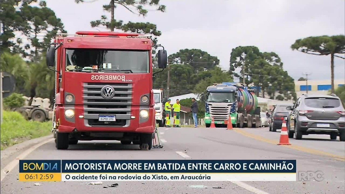 Motorista morre após batida entre carro e carreta, na rodovia do Xisto, em Araucária; veículo ...