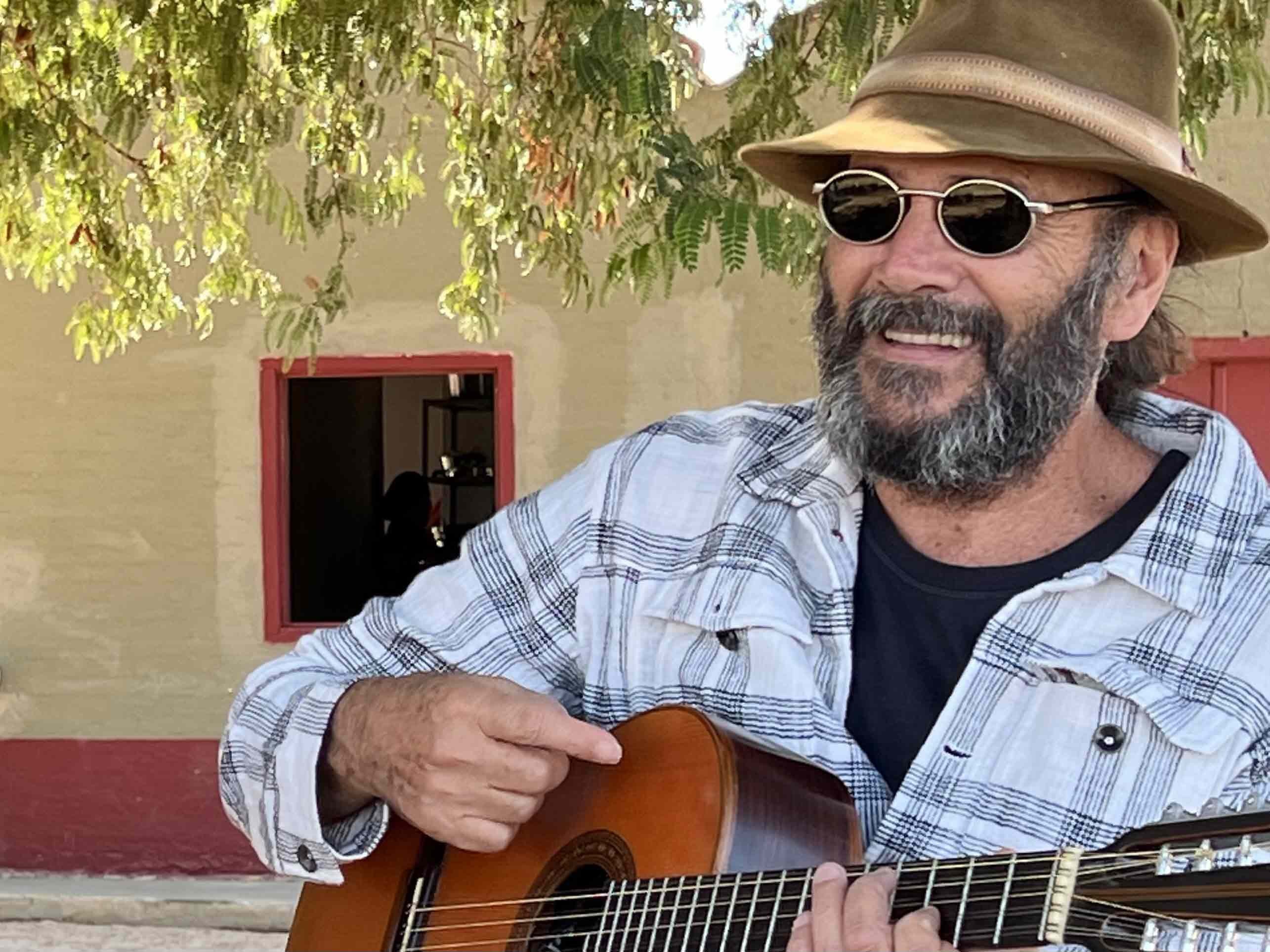 Almir Sater cruza trilhas pantaneiras e andinas na rota segura do álbum ...