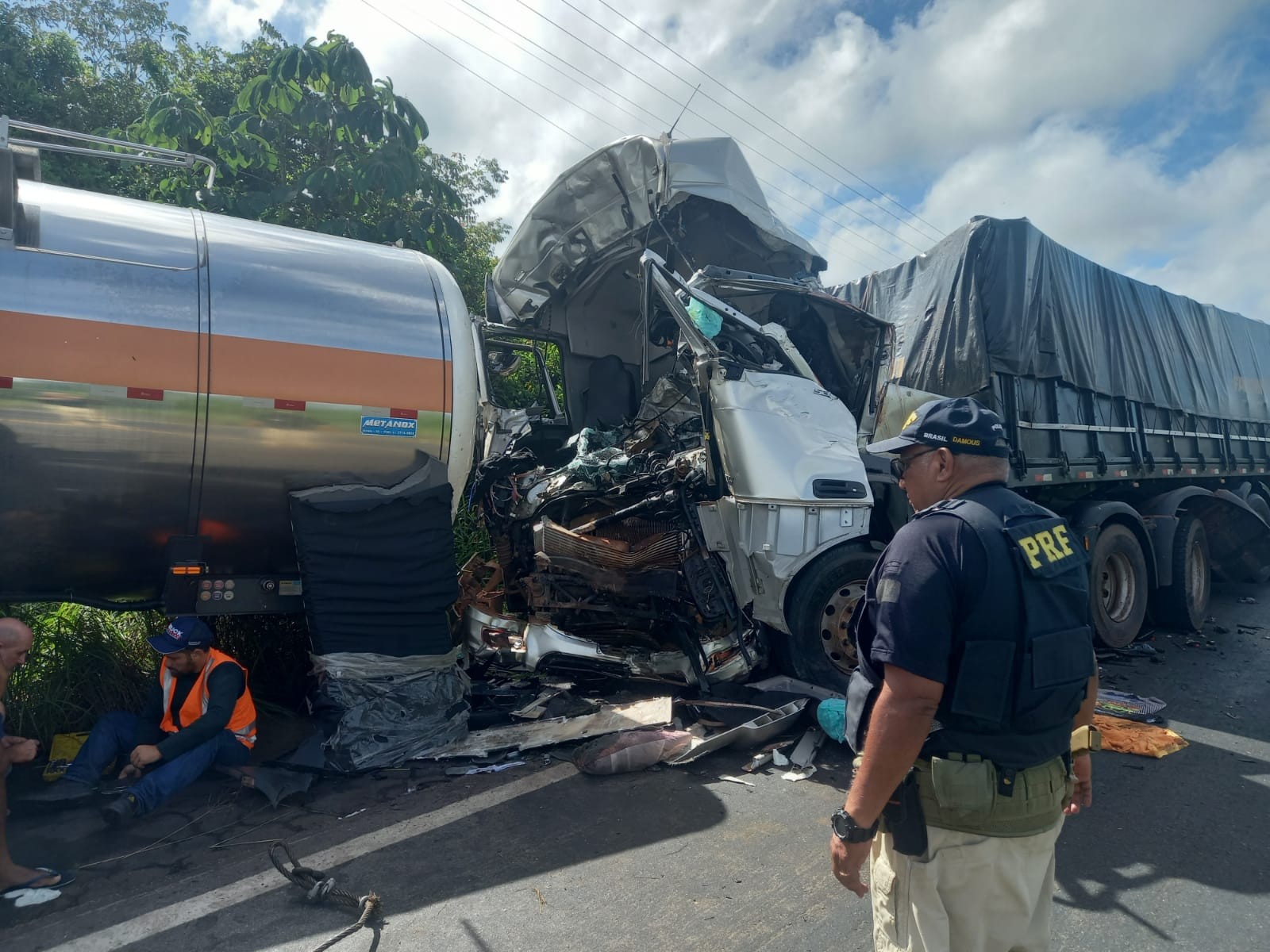 Colisão entre duas carretas deixa uma pessoa morta na BR-010, no Pará