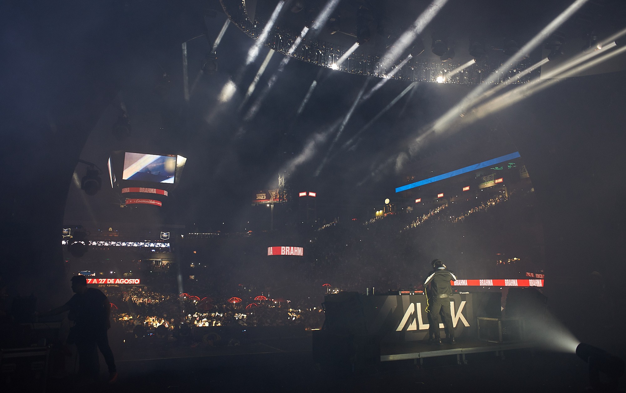 Alok faz superbalada de esquenta na arena de Barretos antes do Show do ...