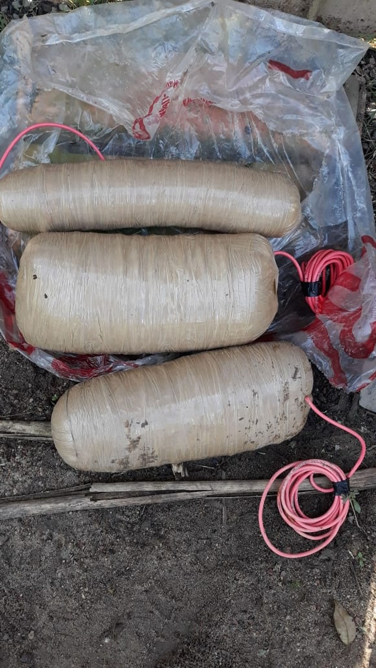 Policia encontra 10 kg de explosivos durante buscas por suspeitos de ...