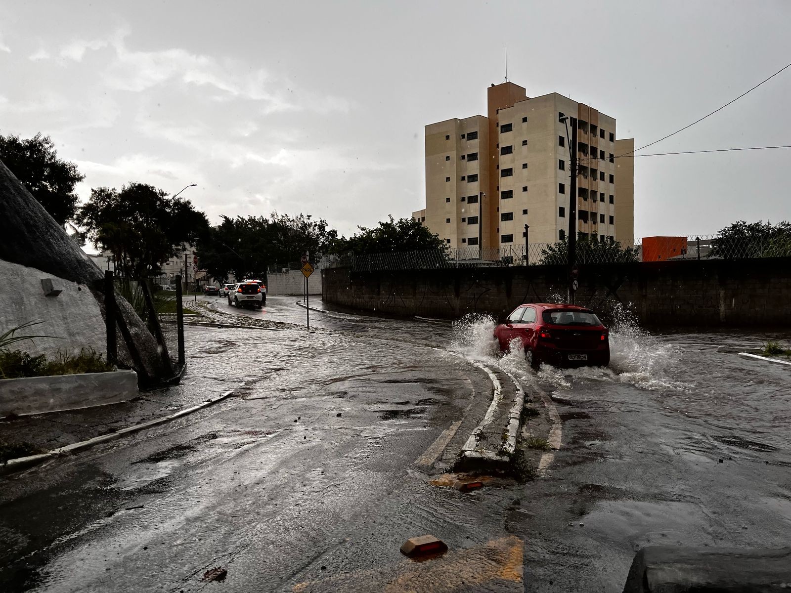 Defesa Civil emite 'alerta severo' para chuva forte, raios, granizo e ...