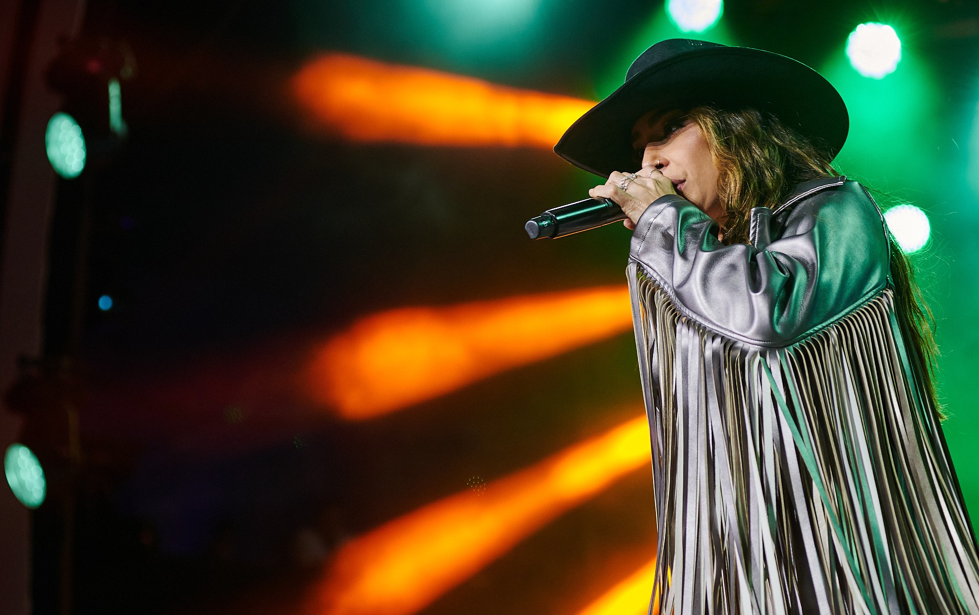 Lauana Prado chora ao realizar 'sonho de criança' de cantar no palco da ...