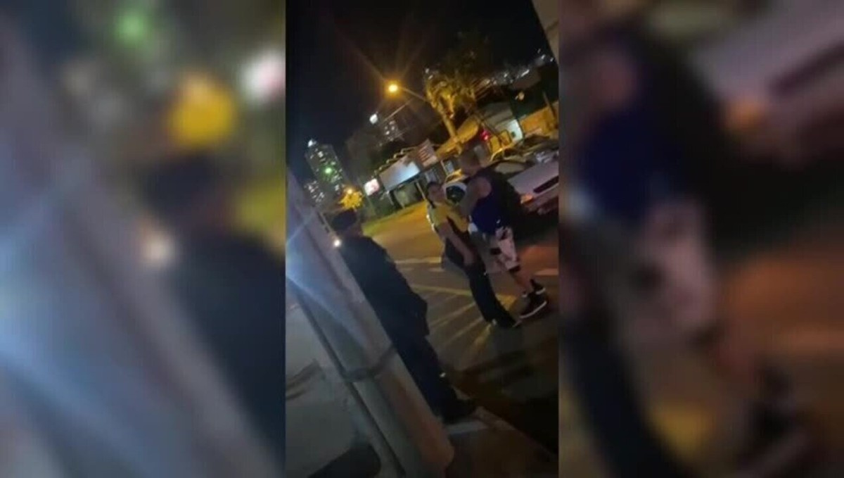 Mulher presa por dirigir bêbada e causar acidente xinga guardas em rua ...
