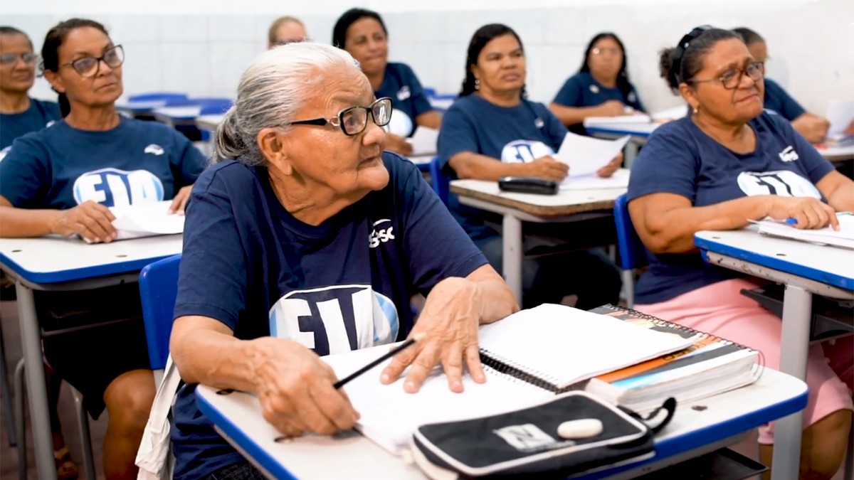 Sonho sem idade: conheça a história de Dona Maria com as letras | Radar ...
