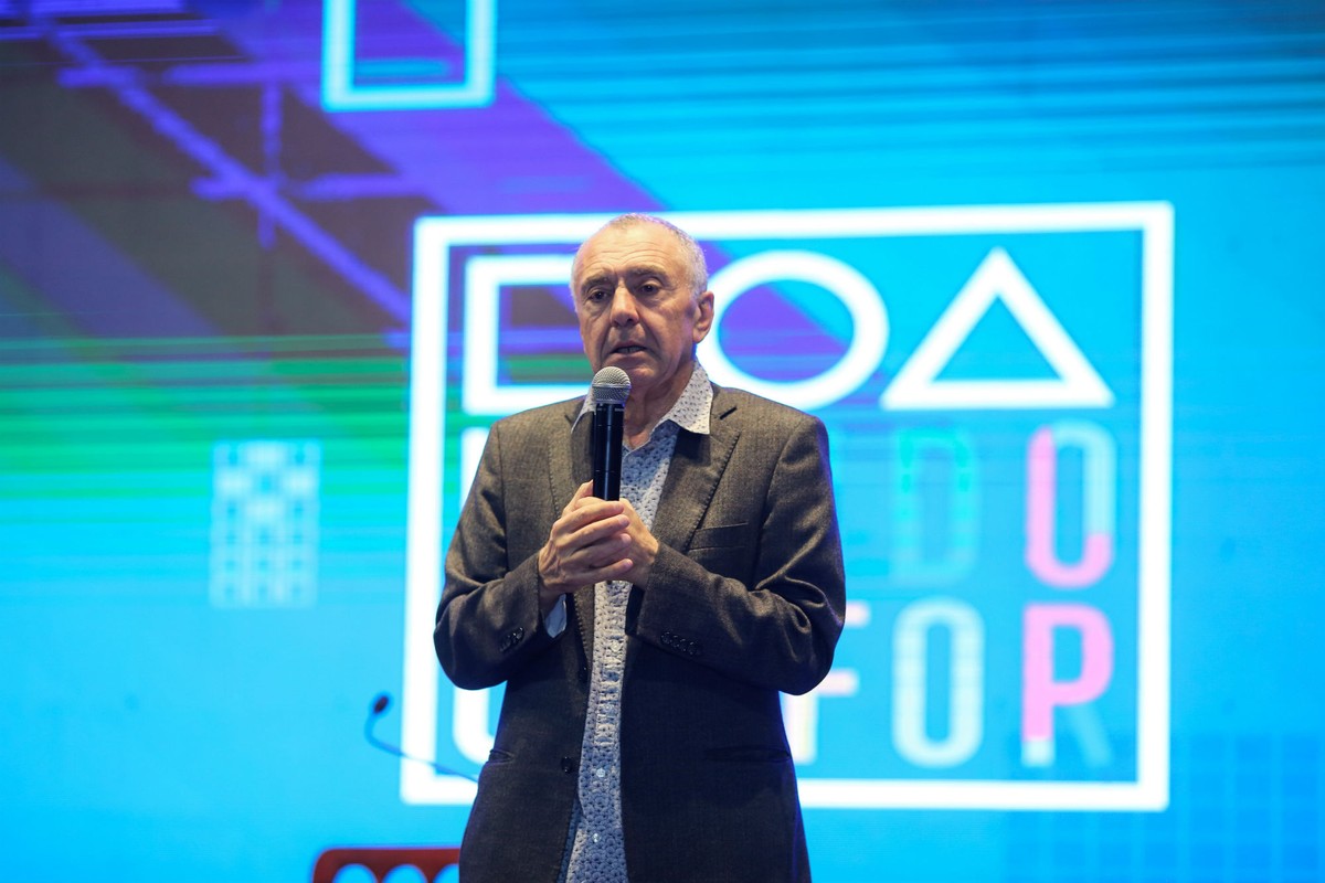 Filósofo francês Gilles Lipovetsky reúne grande público em palestra ...