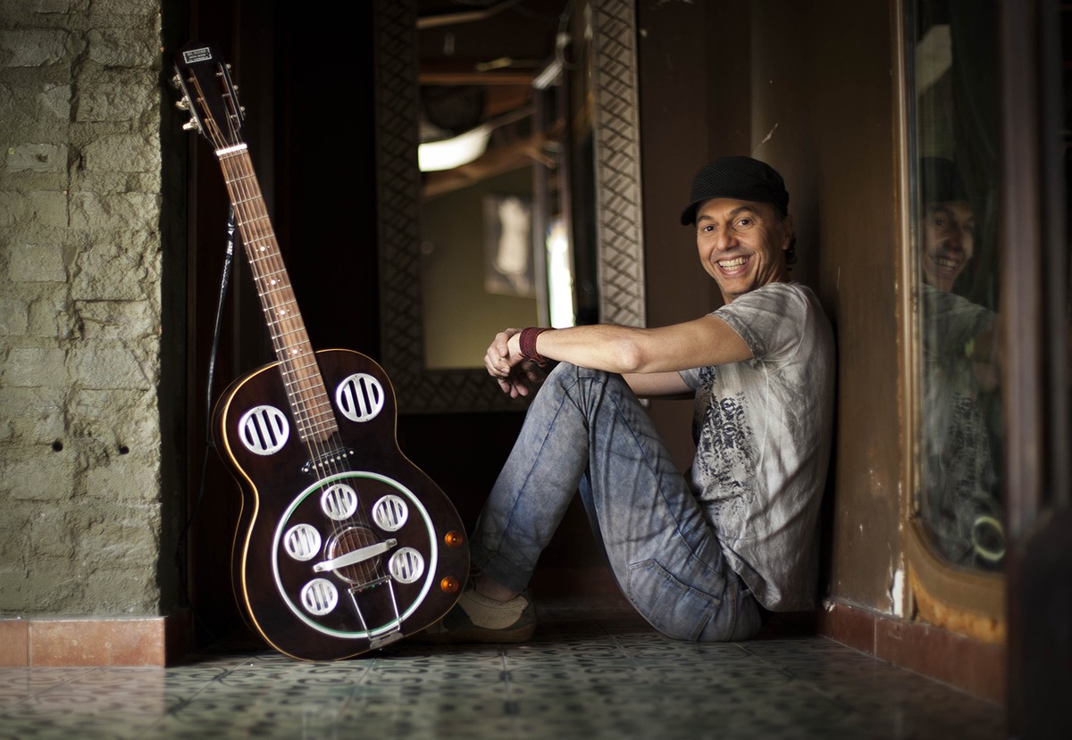 Baleiro revive hit do rapper Rael em single que anuncia coletânea de ...