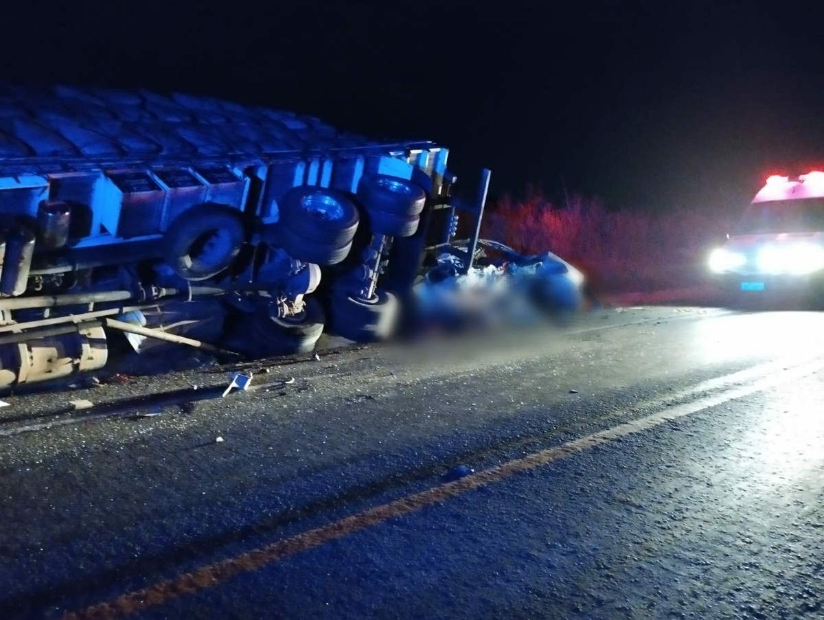 Cinco pessoas da mesma família morrem em acidente entre carro e caminhão na BR-135, em Corinto ...