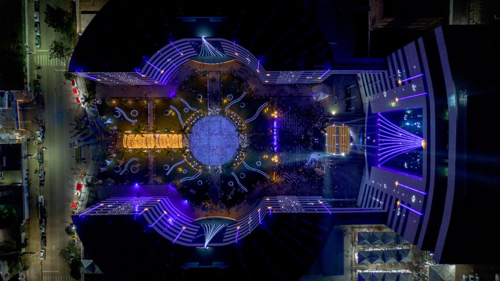 Saiba que horas acendem as luzes da decoração natalina do Palácio Rio ...