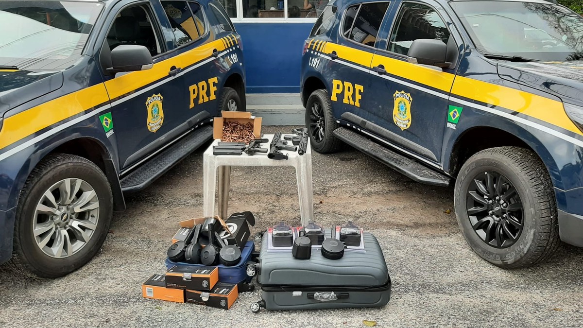 Mulher é presa e adolescente apreendida transportando fuzis de Belém ...