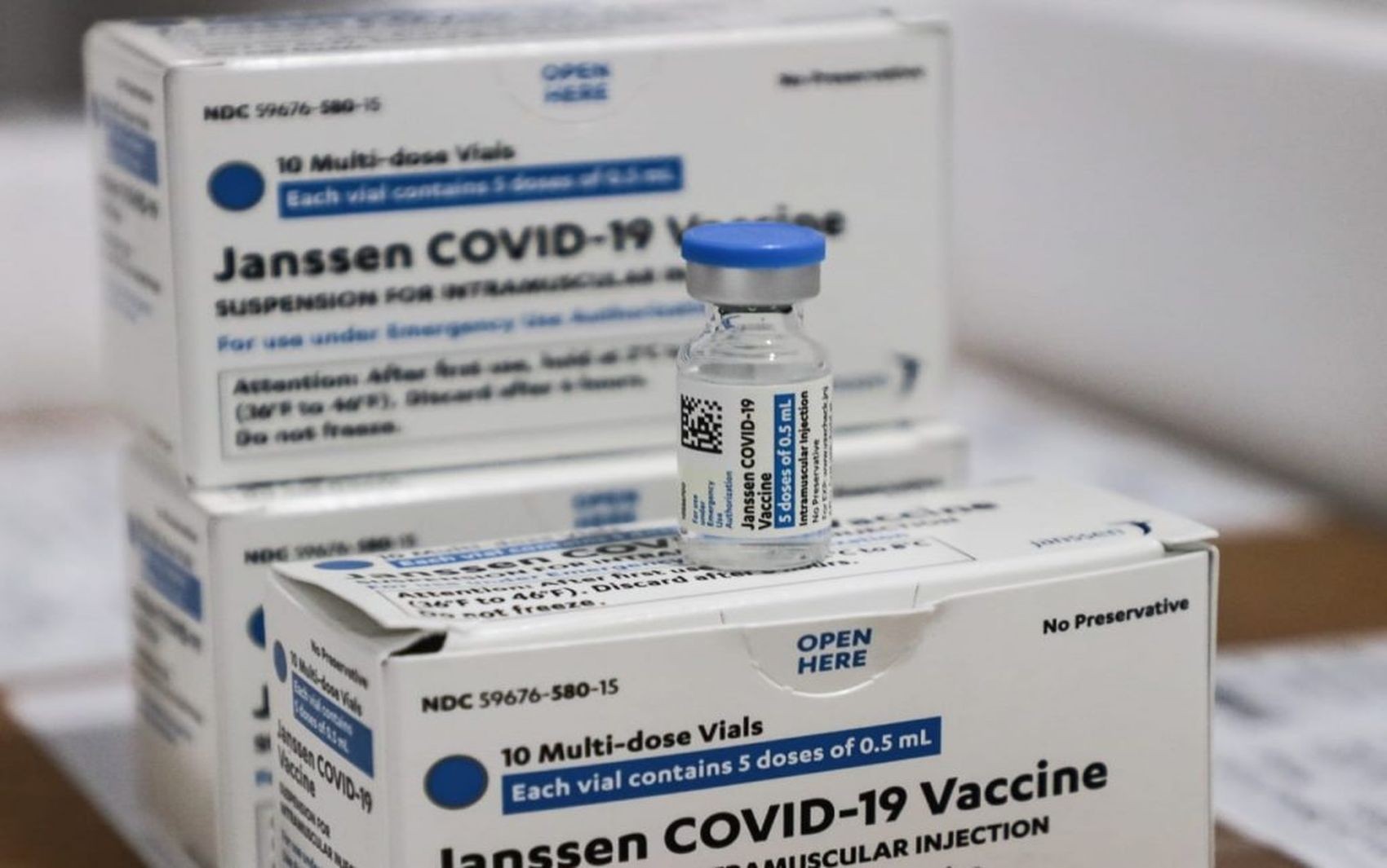 Vacina da Janssen: Anvisa mantém indicação no Brasil; EUA limitam uso ...