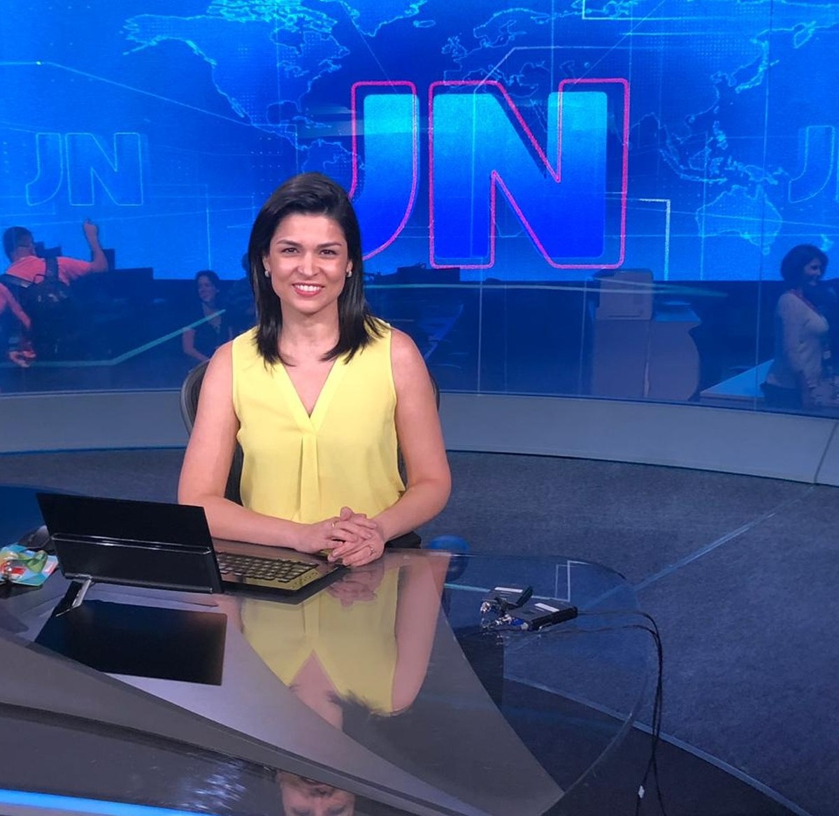 Jornalista da TV Liberal, Priscilla Castro apresenta edição do Jornal ...