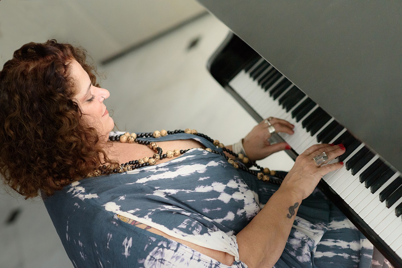 Andréa Dutra lança em novembro ‘Entre nós’, álbum autoral feito com ...