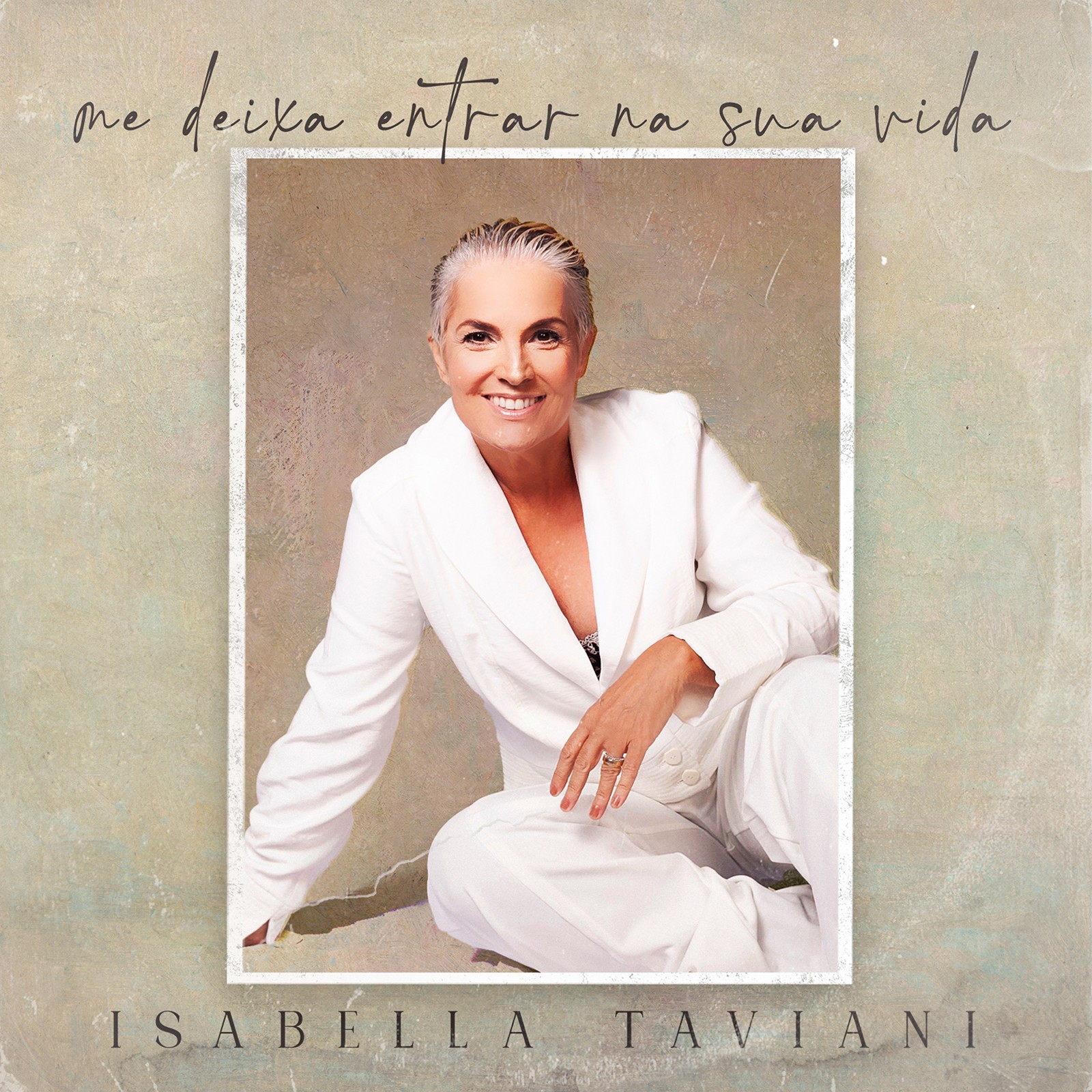 Isabella Taviani evoca Emilio Santiago na capa de single em que cai no ...