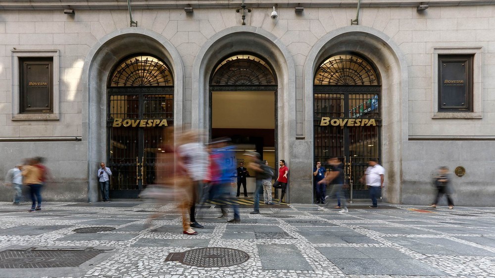 Bovespa fecha acima dos 99 mil pontos pela primeira vez | G1
