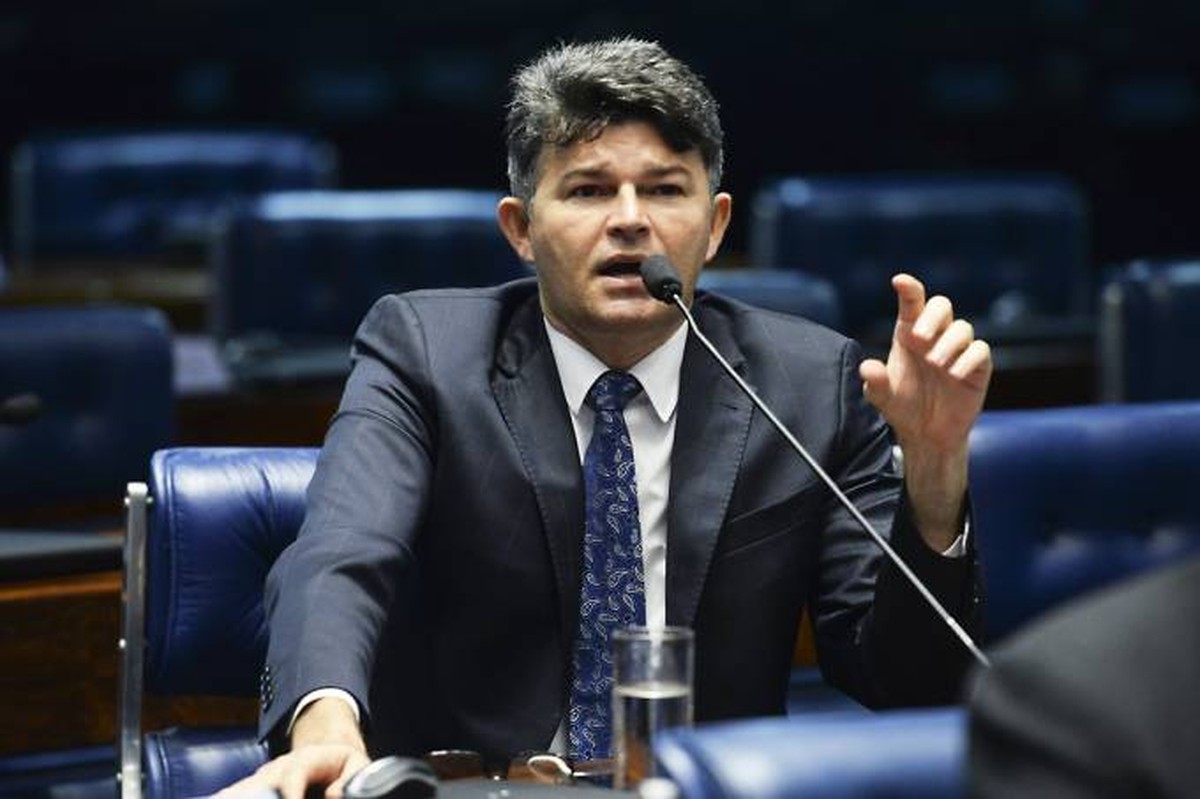 Senador de MT bate boca em rede social após post ironizando renúncia de ...
