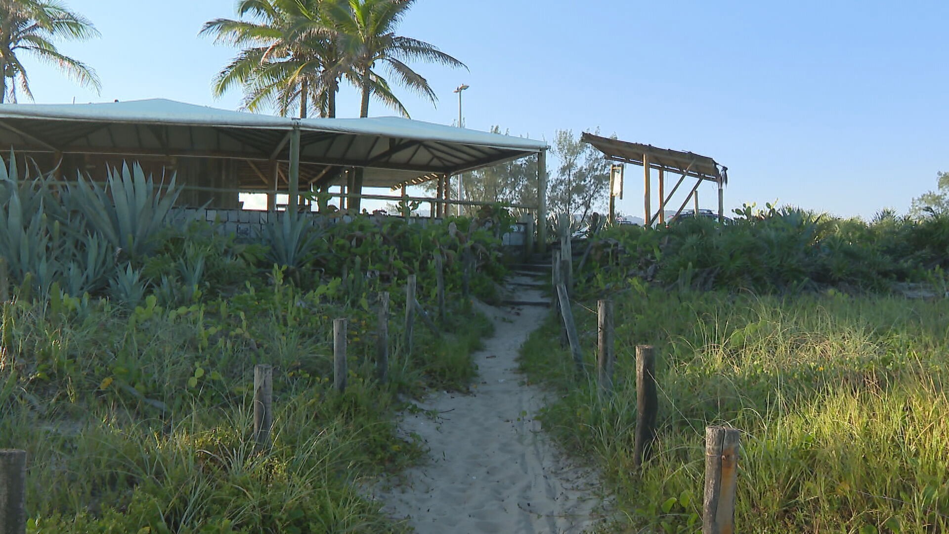 MPF move ação por irregularidades em quiosques na Praia da Reserva, no | G1