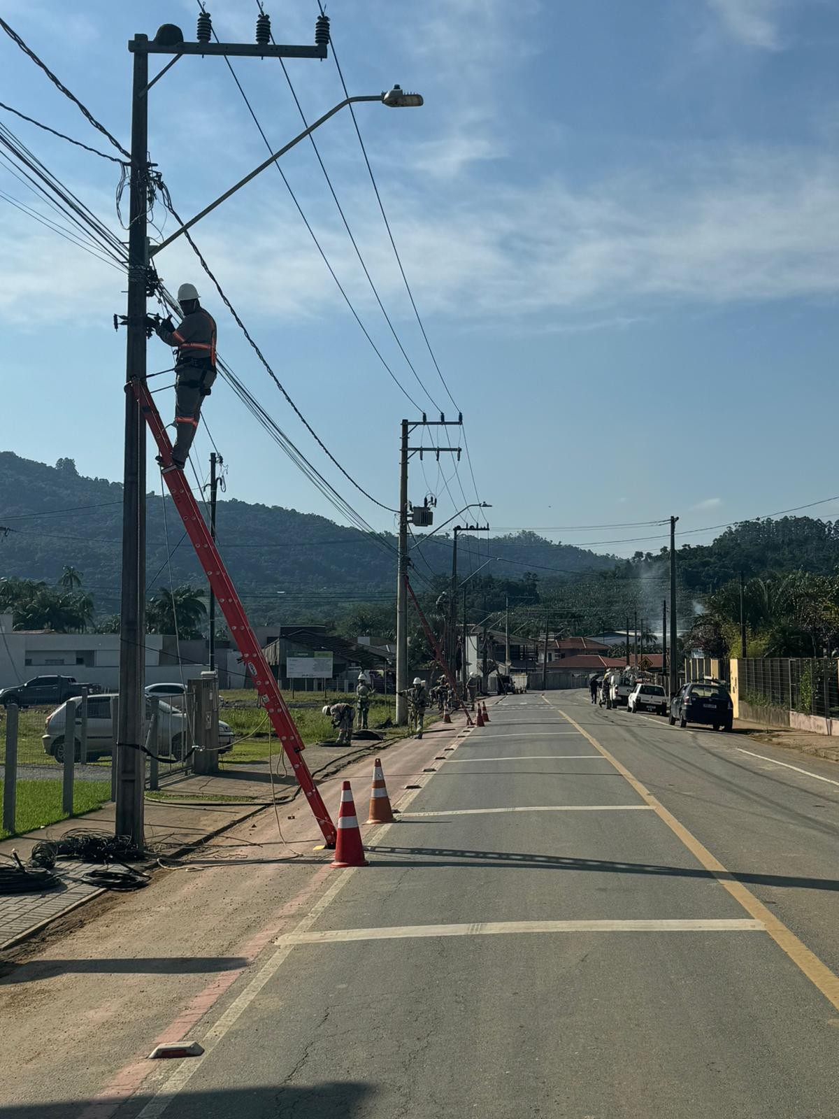 Consumidor em SC paga 1,5% a mais na conta de luz por causa de 'gatos' | G1