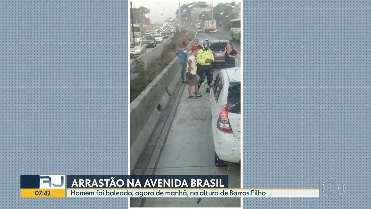 Policial e motorista são feridos durante tiroteio na Avenida Brasil, no Rio | Rio de Janeiro | G1
