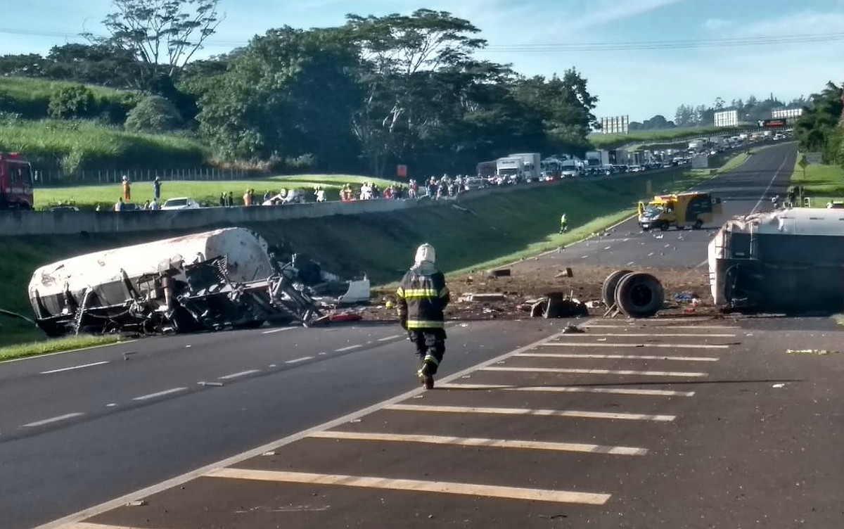 Acidente com caminhão de gasolina mata um e interdita a Rodovia Anhanguera em Ribeirão Preto ...