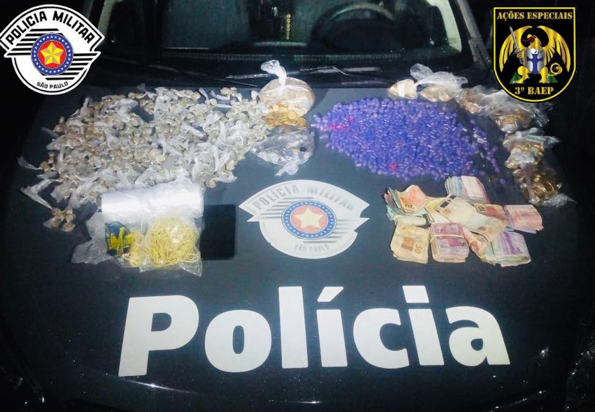 Homem Tenta Subornar Policiais Após Ser Preso Por Tráfico De Drogas Em