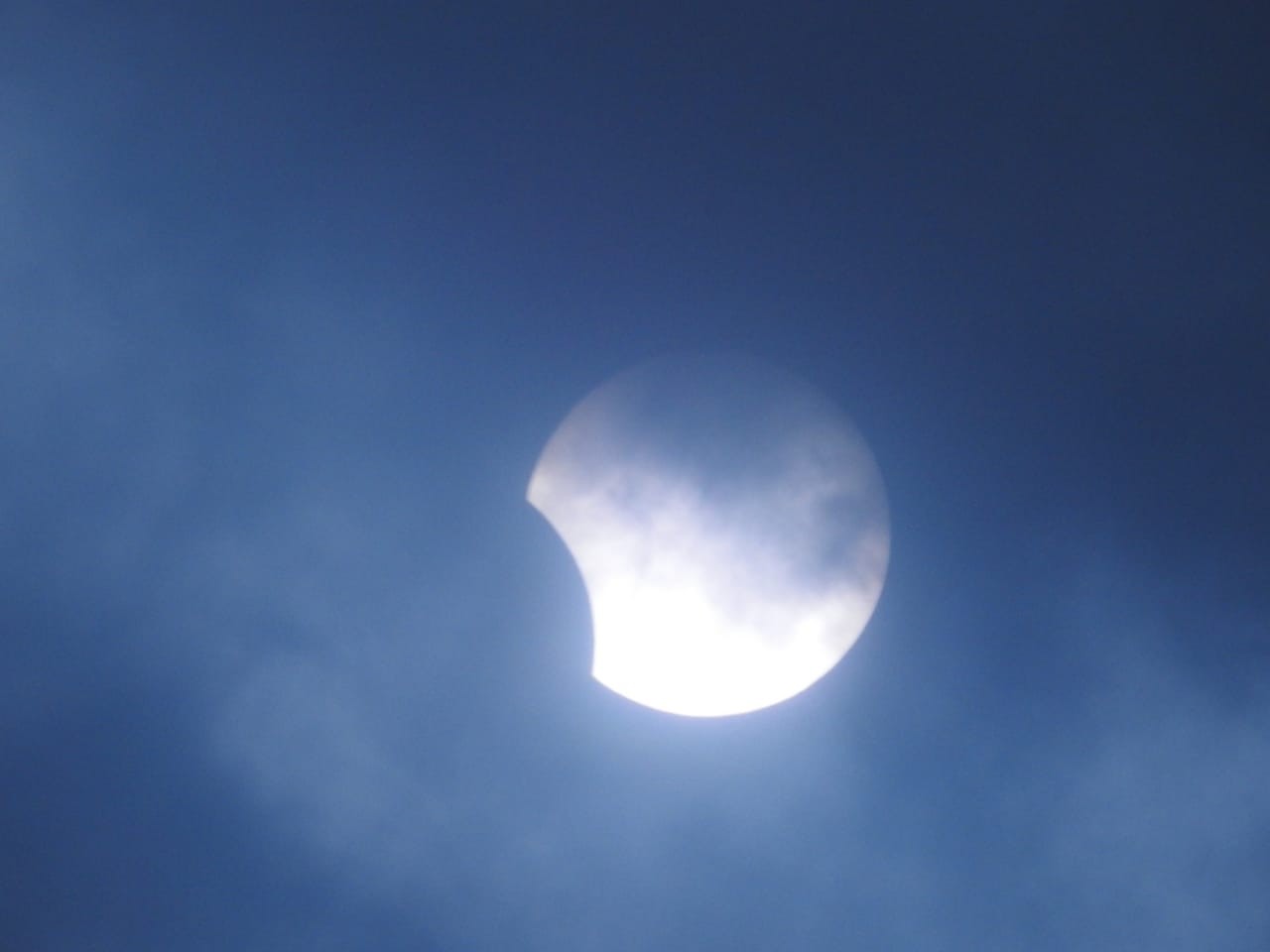 Veja FOTOS do eclipse solar total na América do Sul