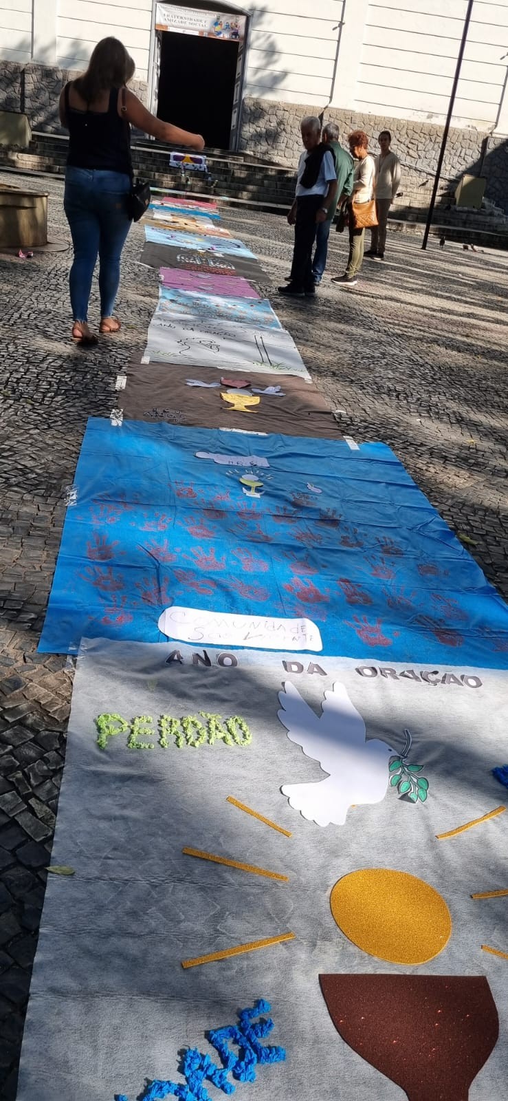 Fiéis montam tradicionais tapetes de Corpus Christi no Sul do Rio e ...