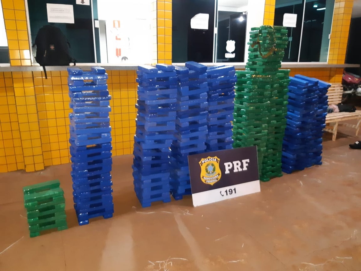 Casal é Preso Após Ser Flagrado Com 400 Kg De Droga Em Caminhonete Na