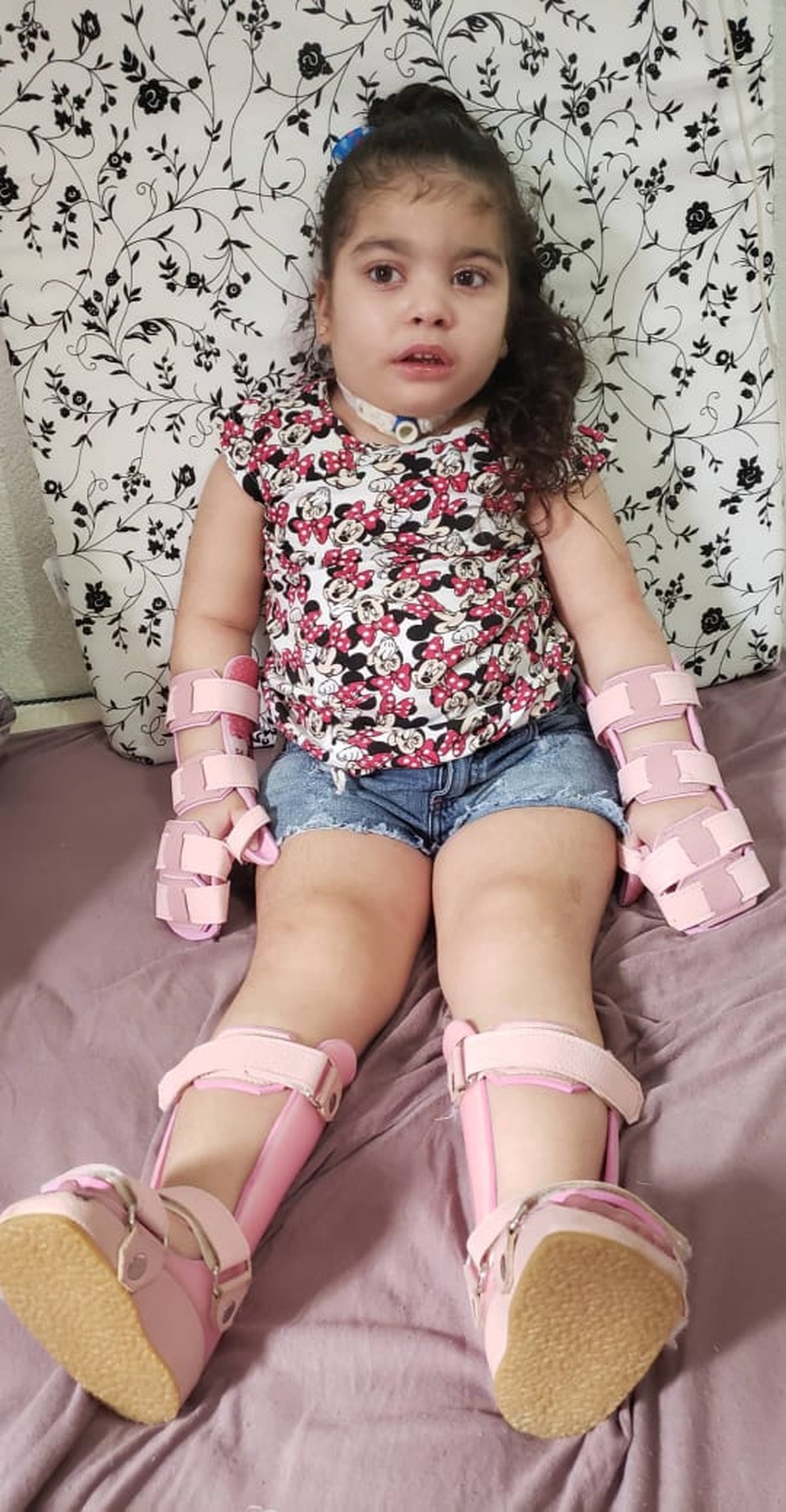 Mãe faz campanha nas redes sociais para comprar cadeira de rodas ...