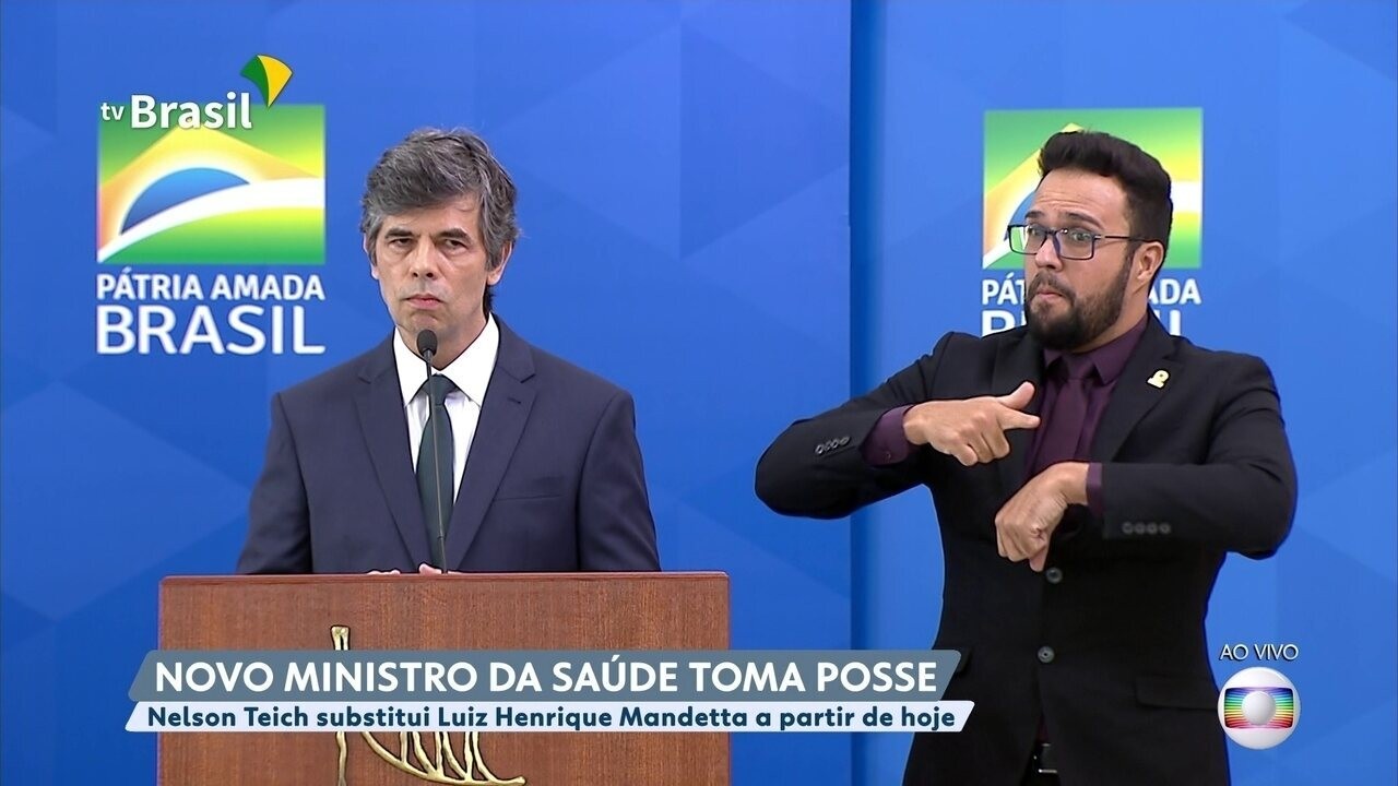 Em cerimônia, Mandetta se despede de Bolsonaro e ministros com ...