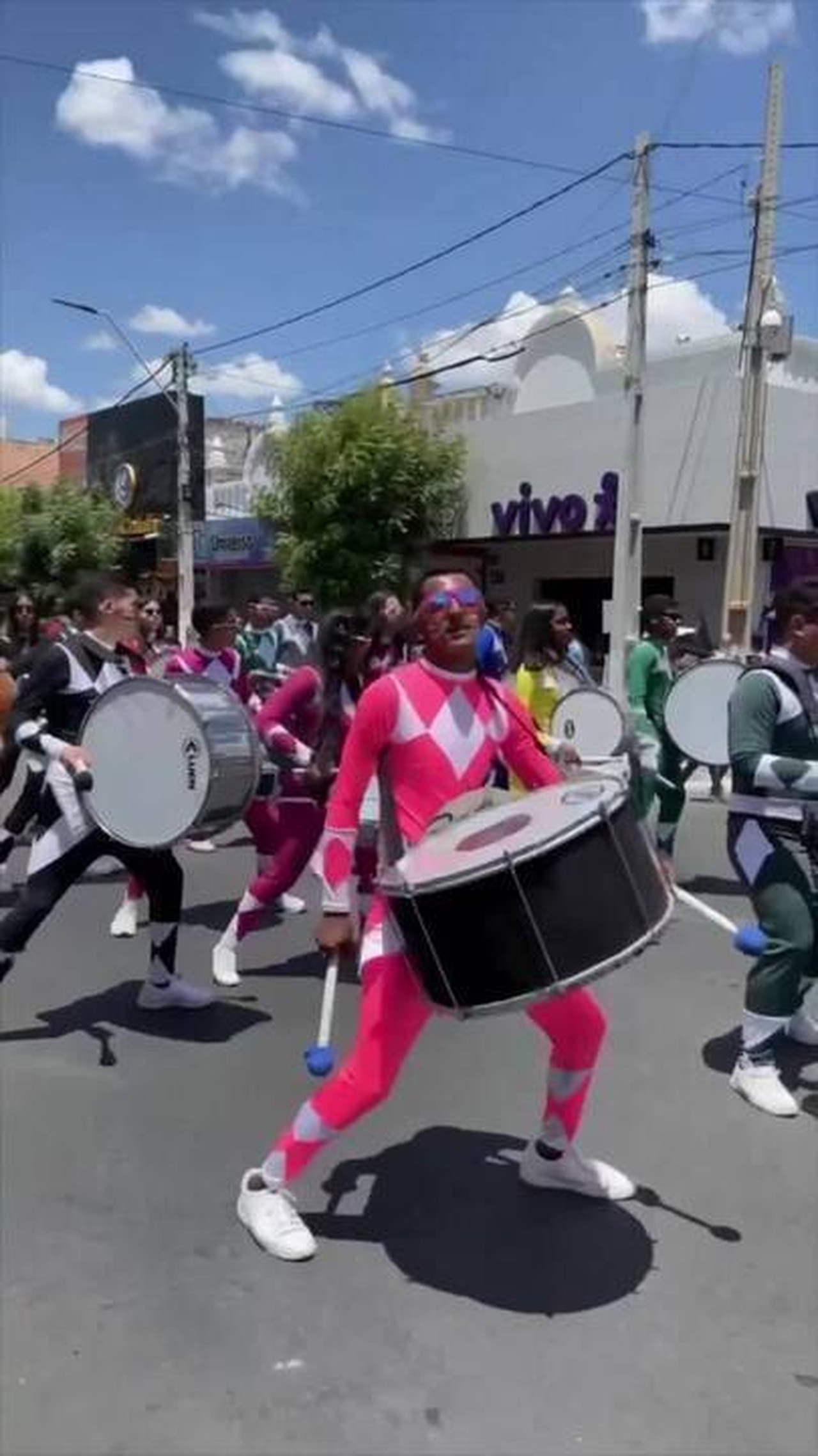VÍDEO: Banda de Power Rangers em desfile cívico-militar no interior do ...