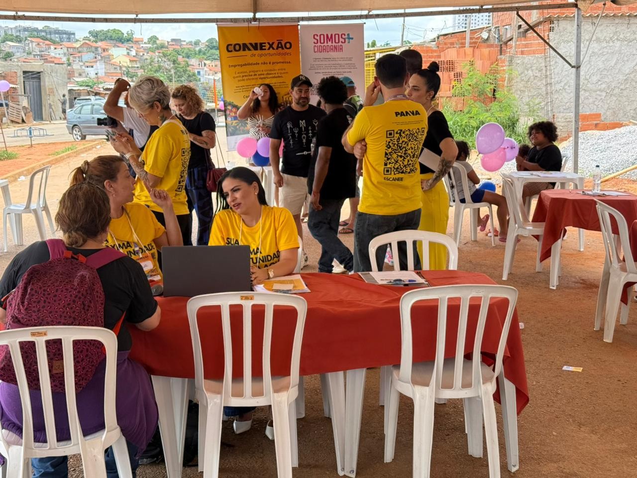 Moradores da Favela Santa Rosa participam de oficinas de ...